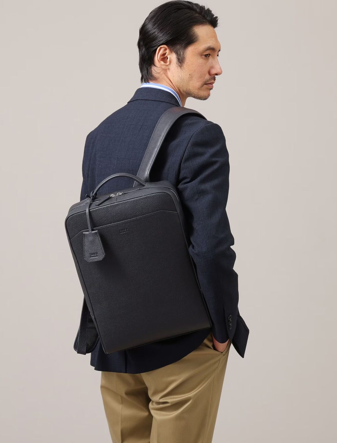 NAVY VEGETABLE LEATHER BOX BACKPACK (G8701073) – TAKEO KIKUCHI Thailand